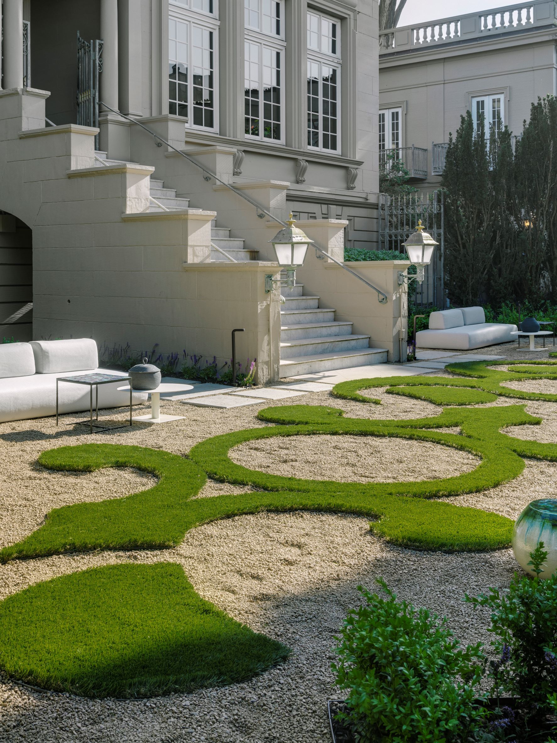 Residential Landscape - Petit Trianon SF Contemporary Classic T